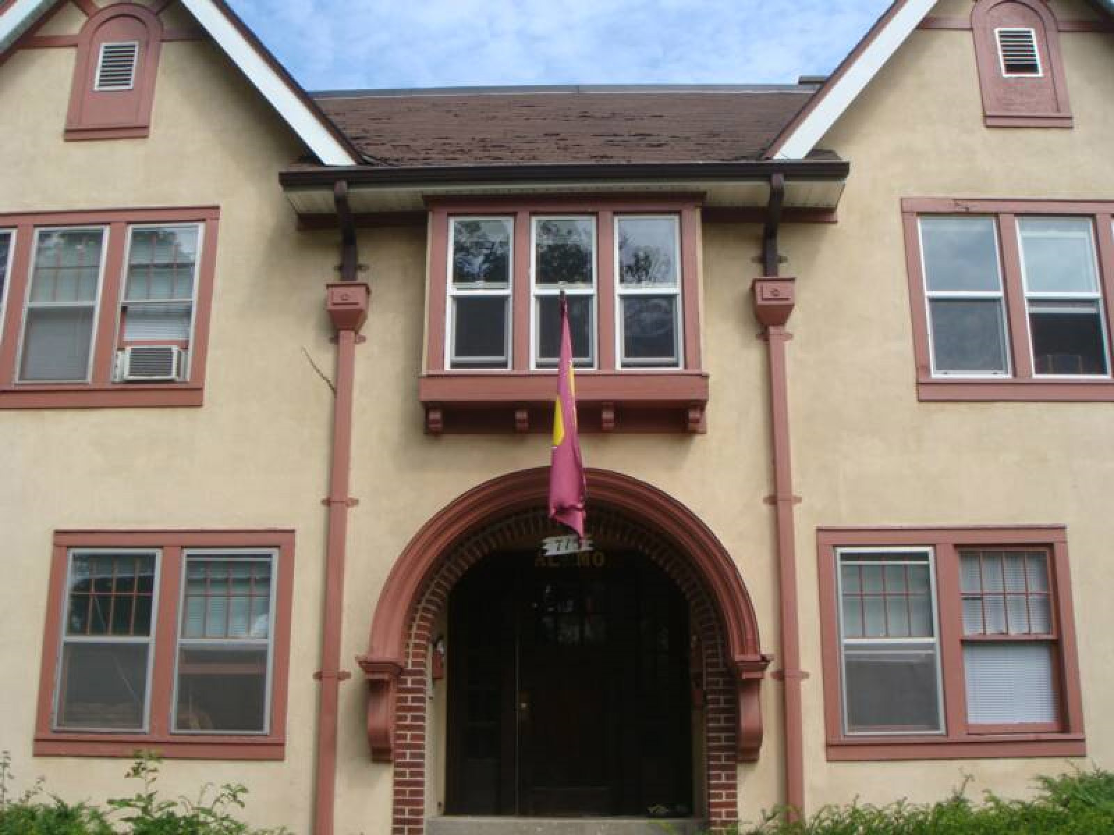 The Alamo | Bestro LLC - Unique Homes for CMU Students